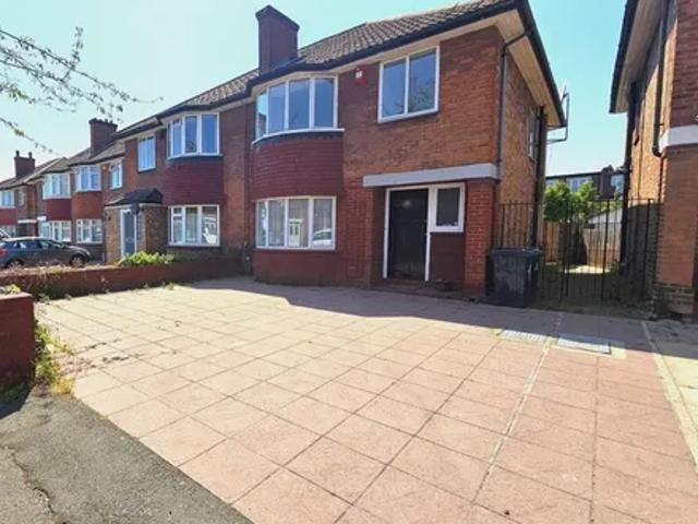 Friars Way, London, W3 6QQ, United Kingdom | 3 bed duplex for rent #139545255 | Rentberry
