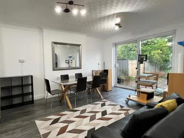 Friars Way, London, W3 6QQ, United Kingdom | 3 bed house for rent #138592823 | Rentberry