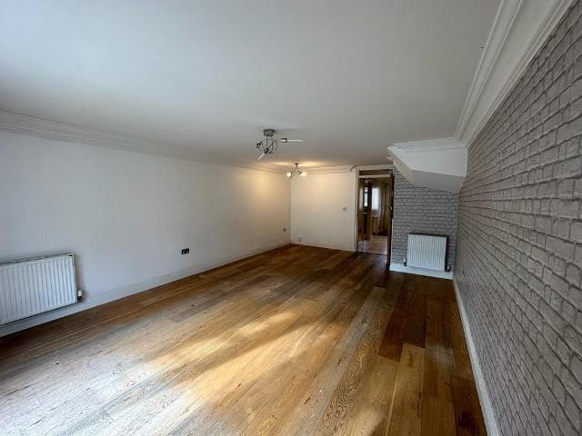Friars Walk, Dunstable, Bedfordshire LU6, 3 bed terraced house to rent, £1,700 pcm | PrimeLocation