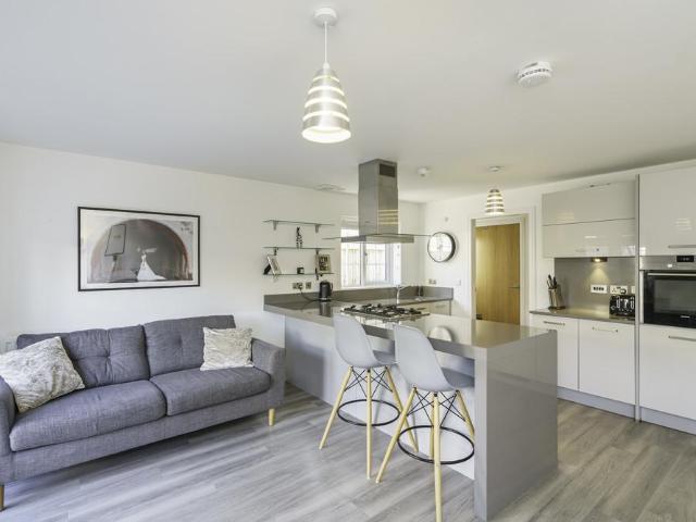 Friarsfield Gardens, Aberdeen 5 bed detached house to rent £2,650 pcm £612 pw
