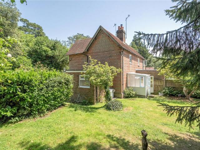 Frickley Lane, Ashburnham 3 bed semi detached house to rent £1,650 pcm £381 pw