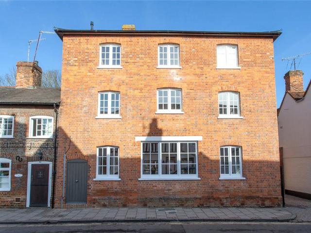 Friday Street, Henley on Thames RG9 1 bed flat to rent £2,150 pcm £496 pw