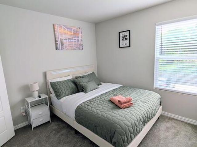 Friendly and Cozy Home with Office Space