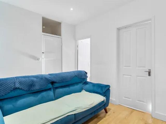 Friends Food & Wine, Church Road, London, CR4 3PQ, United Kingdom | 2 bed apartment for rent #167774530 | Rentberry