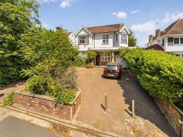 Friern Barnet Lane, Whetstone N20, Studio to rent, £1,250 pcm | PrimeLocation