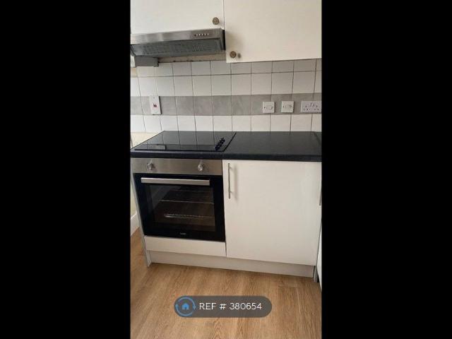 Friern Barnet Road, London N11, 1 bed flat to rent, £1,400 pcm | PrimeLocation