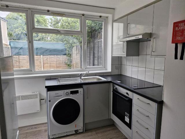 Friern Barnet Road, London N11, Studio to rent, £1,100 pcm | PrimeLocation