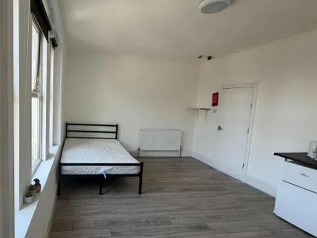 Friern Barnet Road, London, N11 1NE, United Kingdom | 1 bed apartment for rent #118047487 | Rentberry