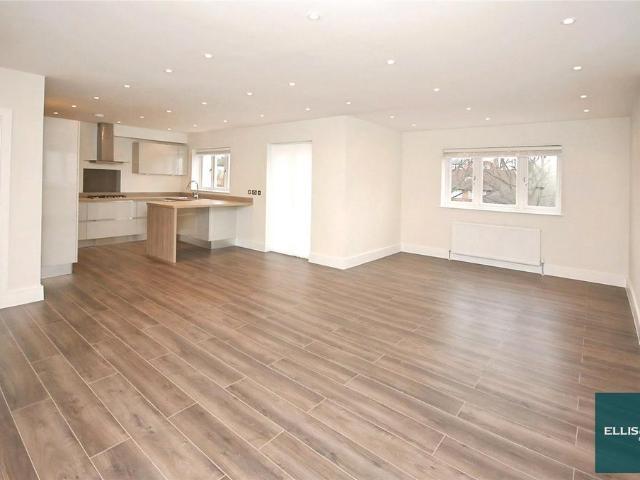 Friern Park, North Finchley, N12 2 bed apartment to rent £2,200 pcm £508 pw