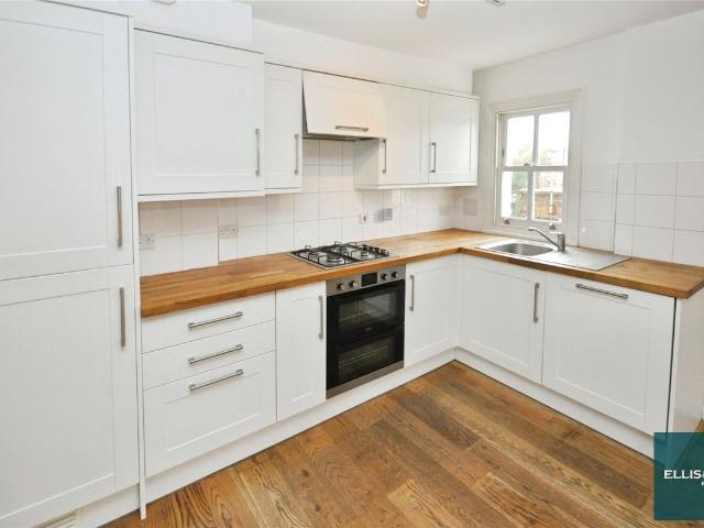 Friern Park, North Finchley N12, 2 bed flat to rent, £1,750 pcm | PrimeLocation
