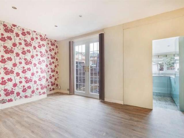 Frimley Gardens, Mitcham, CR4