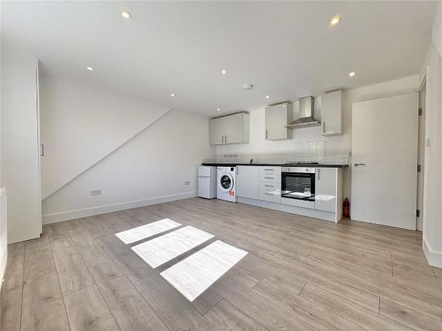 Frimley High Street, Frimley, Camberley, Surrey GU16, 1 bed flat to rent, £1,050 pcm | PrimeLocation