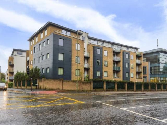 Frimley Road, Camberley GU15, 2 bed flat to rent, £1,500 pcm | PrimeLocation
