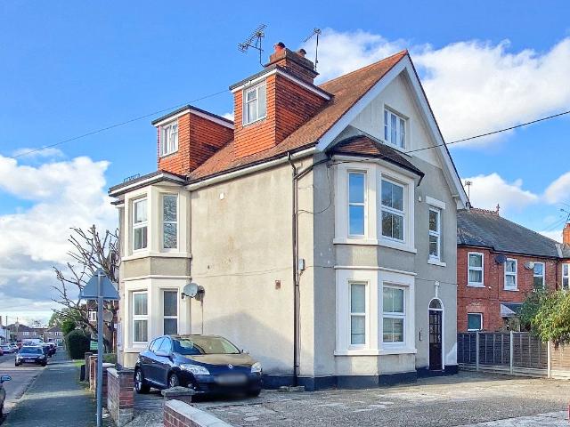 Frimley Road, Camberley, Surrey GU15, 2 bed flat to rent, £1,100 pcm | PrimeLocation