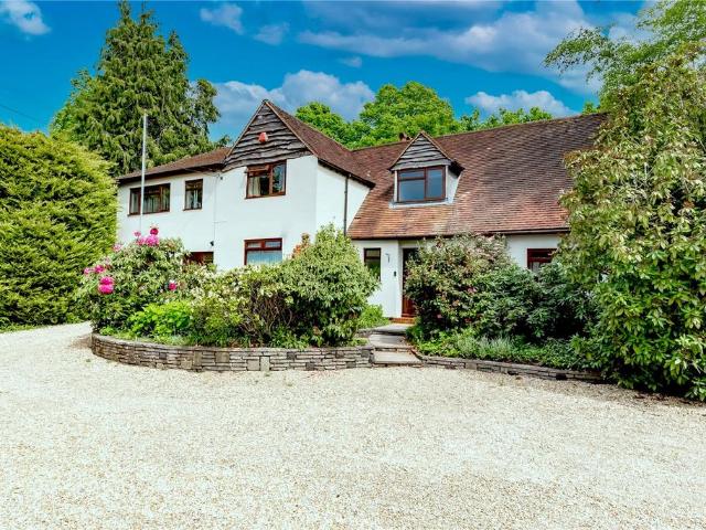 Frimley Road, Ash Vale, Aldershot. 6 bed detached house to rent £4,500 pcm £1,038 pw
