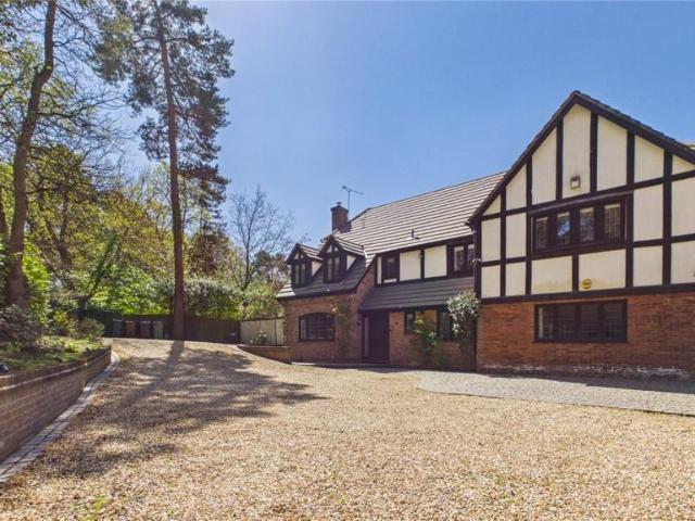 Frimley 6 bed detached house to rent £4,000 pcm £923 pw