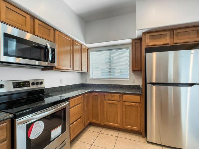 Fringe on 61st 3 Bedroom Apartment for Rent at 8050 N 61st Ave, Glendale, AZ 85302