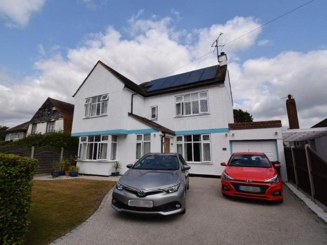 Frinton on Sea CO13 4 bed detached house to rent £2,250 pcm £519 pw