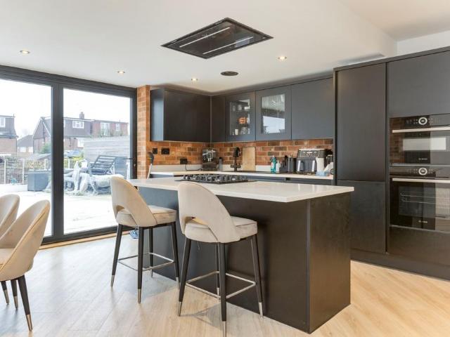 Frinton Road Sidcup DA14 2 bed semi detached house to rent £2,050 pcm £473 pw