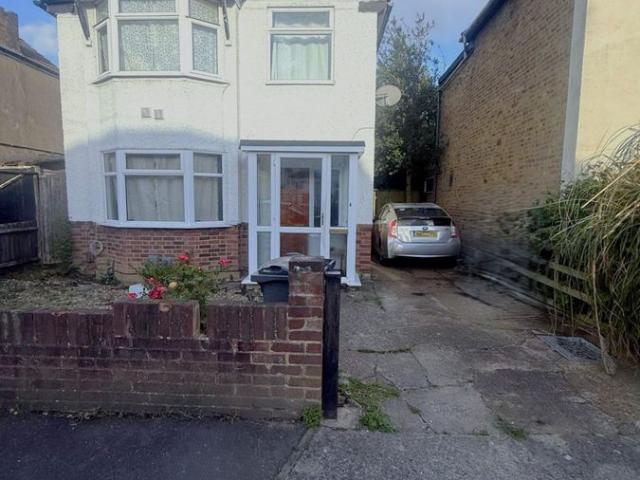 Fruen Road, Feltham TW14, 3 bed detached house to rent, £2,000 pcm | PrimeLocation