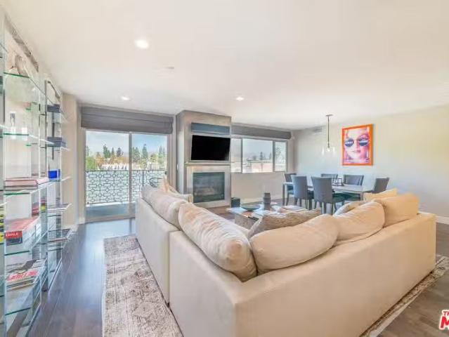 Fruitland Dr, Studio City, CA 91604