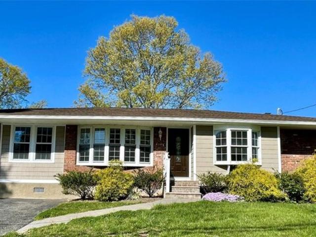 Fruitwood Ln, Commack, Home For Sale