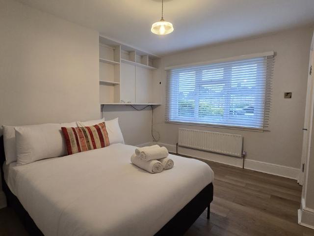 Fryent Grove, London NW9, 4 bed detached house to rent, £4,000 pcm | PrimeLocation