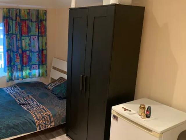Fryent Primary School, Church Lane, London, NW9 8JD, United Kingdom | Room for rent #165460298 | Rentberry