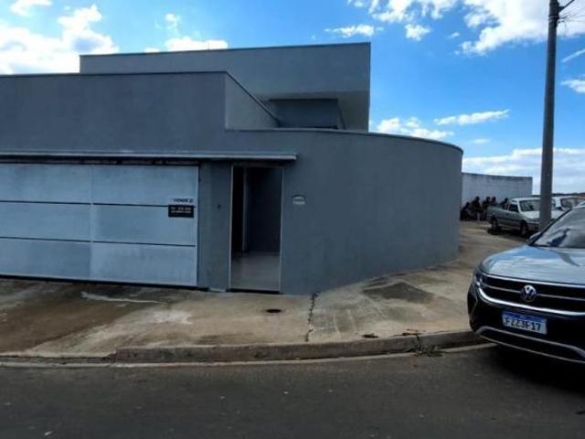 Elegante casa de vila para venda em Parque Residencial Sabiás com 3 quartos, sendo 1 suíte, 140m²