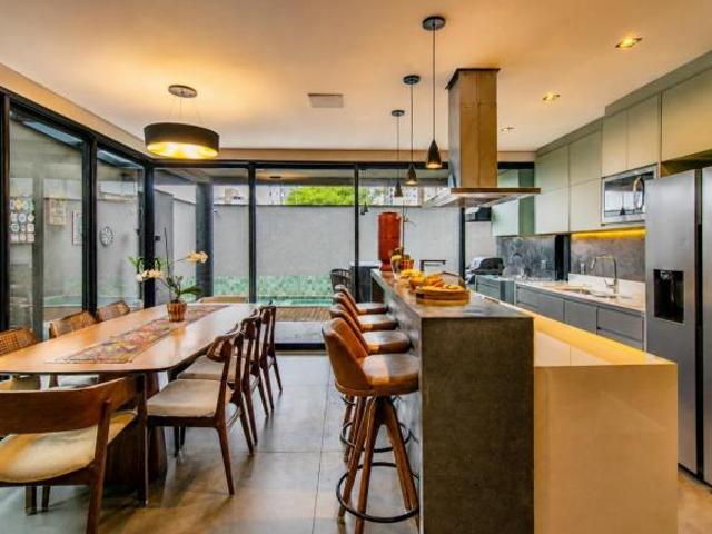 Funcional casa de vila para venda em Vila Rosália com 4 quartos, sendo 4 suítes, 427m² remaxmamede