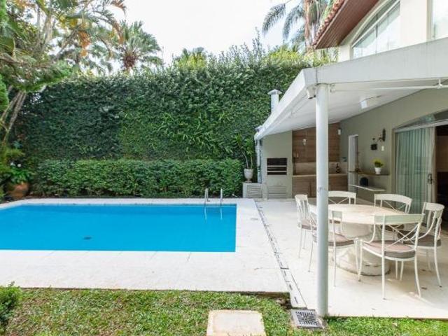 Sensacional casa para venda em Alto de Pinheiros com 4 quartos, sendo 2 suítes, 480m² milenaborges