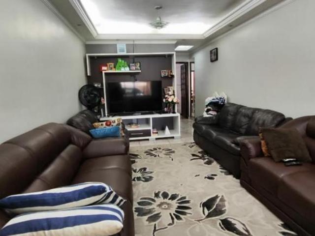 Confortável casa para venda em Jardim Santa Cruz Campo Grande com 3 quartos, sendo 1 suíte, 118m²