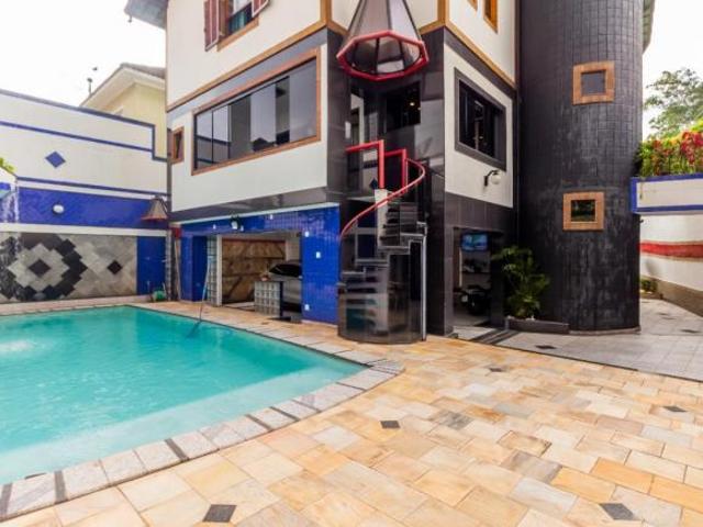 Funcional casa para venda em Lauzane Paulista com 5 quartos, sendo 5 suítes, 358m²