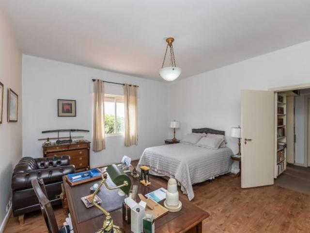 Funcional casa para venda em Pacaembu com 3 quartos, 379m²