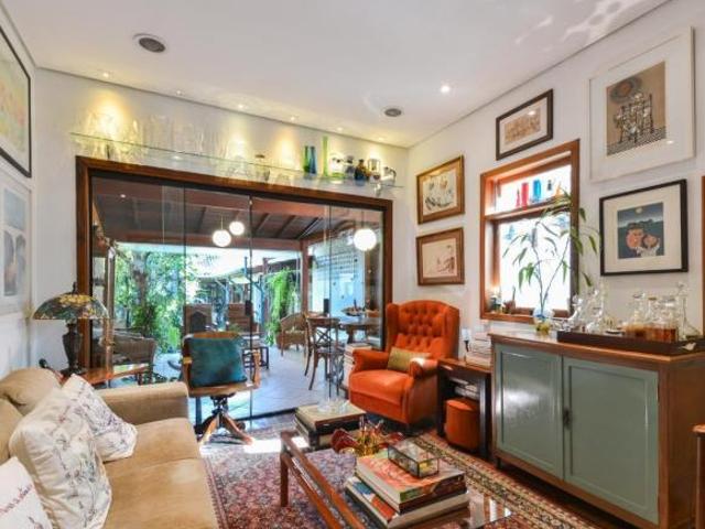 Funcional casa para venda em Pacaembu com 3 quartos, sendo 3 suítes, 422m²
