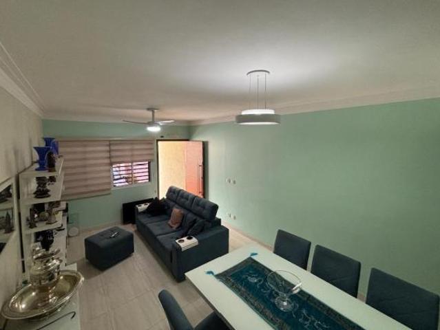 Agradável casa para venda em Vila Gumercindo com 3 quartos, sendo 1 suíte, 88m²