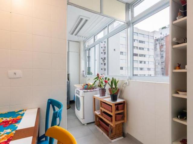 Confortável apartamento para venda e locação em Jardim Paulista com 2 quartos, sendo 1 suíte, 138m²