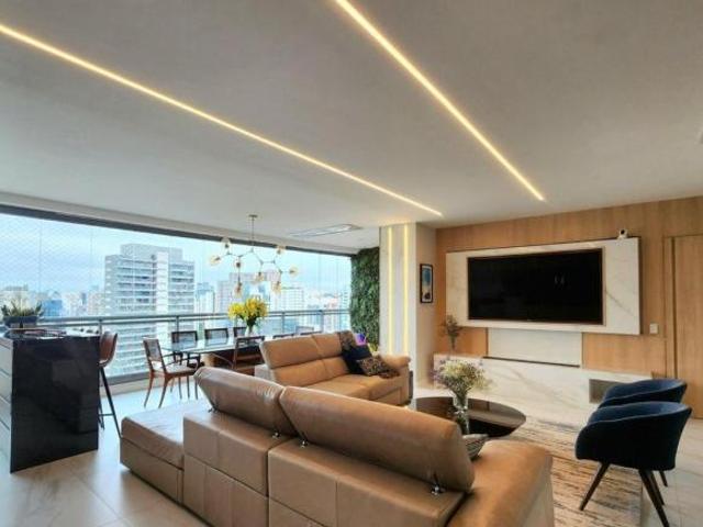 Confortável apartamento para venda em Itaim Bibi com 2 quartos, sendo 2 suítes, 134m² remaxmonarca