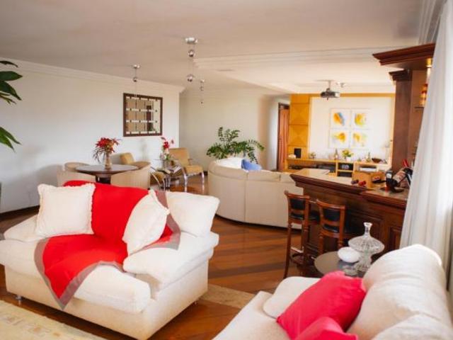 Aconchegante apartamento para venda em Jardim com 4 quartos, sendo 3 suítes, 313m²