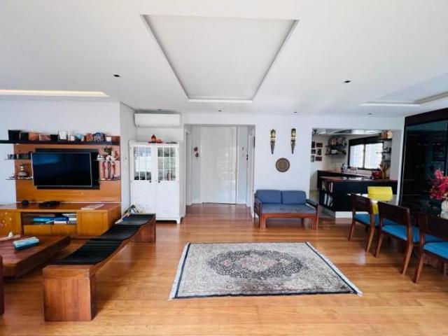 Elegante apartamento para venda em Moema com 3 quartos, sendo 3 suítes, 171m²