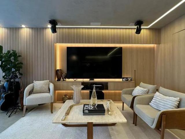 Aconchegante apartamento para venda em Paraíso com 2 quartos, sendo 2 suítes, 144m²
