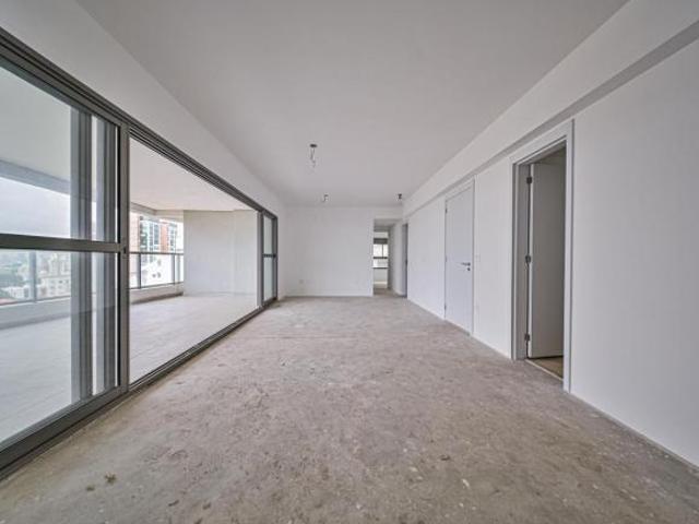 Funcional apartamento para venda em Paraíso com 3 quartos, sendo 3 suítes, 144m²
