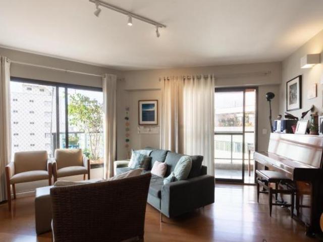 Confortável apartamento para venda em Perdizes com 4 quartos, sendo 2 suítes, 130m²