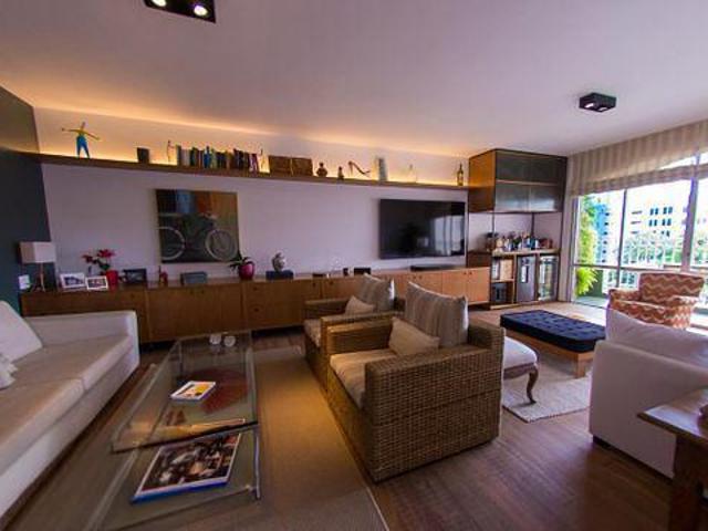 Funcional apartamento para venda em Pinheiros com 3 quartos, sendo 1 suíte, 166m²