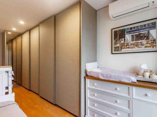 Sensacional duplex para venda e locação em Vila Nova Conceição com 2 quartos, sendo 1 suíte, 160m²