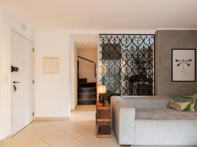 Funcional duplex para venda em Pinheiros com 2 quartos, sendo 2 suítes, 110m²