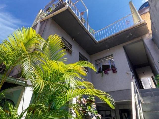Versátil sobrado para venda em Helena Maria com 4 quartos, 226m²