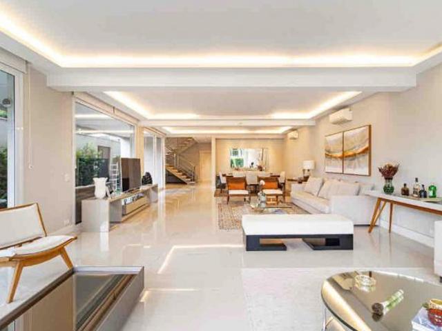 Imperdível sobrado para venda em Planalto Paulista com 4 quartos, sendo 4 suítes, 304m²