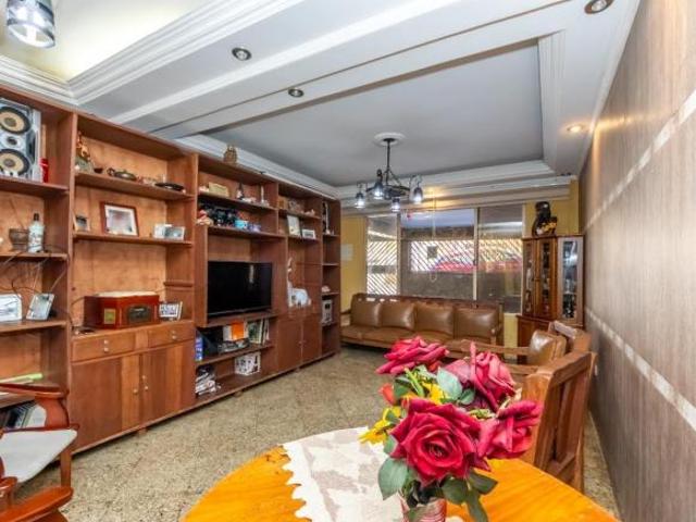 Funcional sobrado para venda em Vila Gustavo com 3 quartos, sendo 3 suítes, 325m²