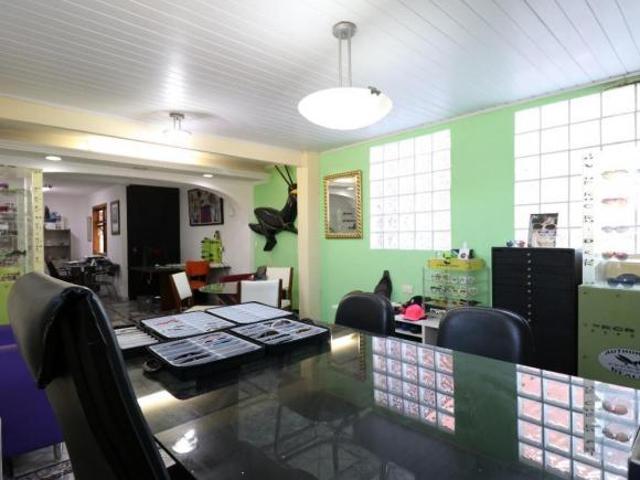 Elegante sobrado para venda em Vila Ipojuca com 4 quartos, sendo 1 suíte, 520m²